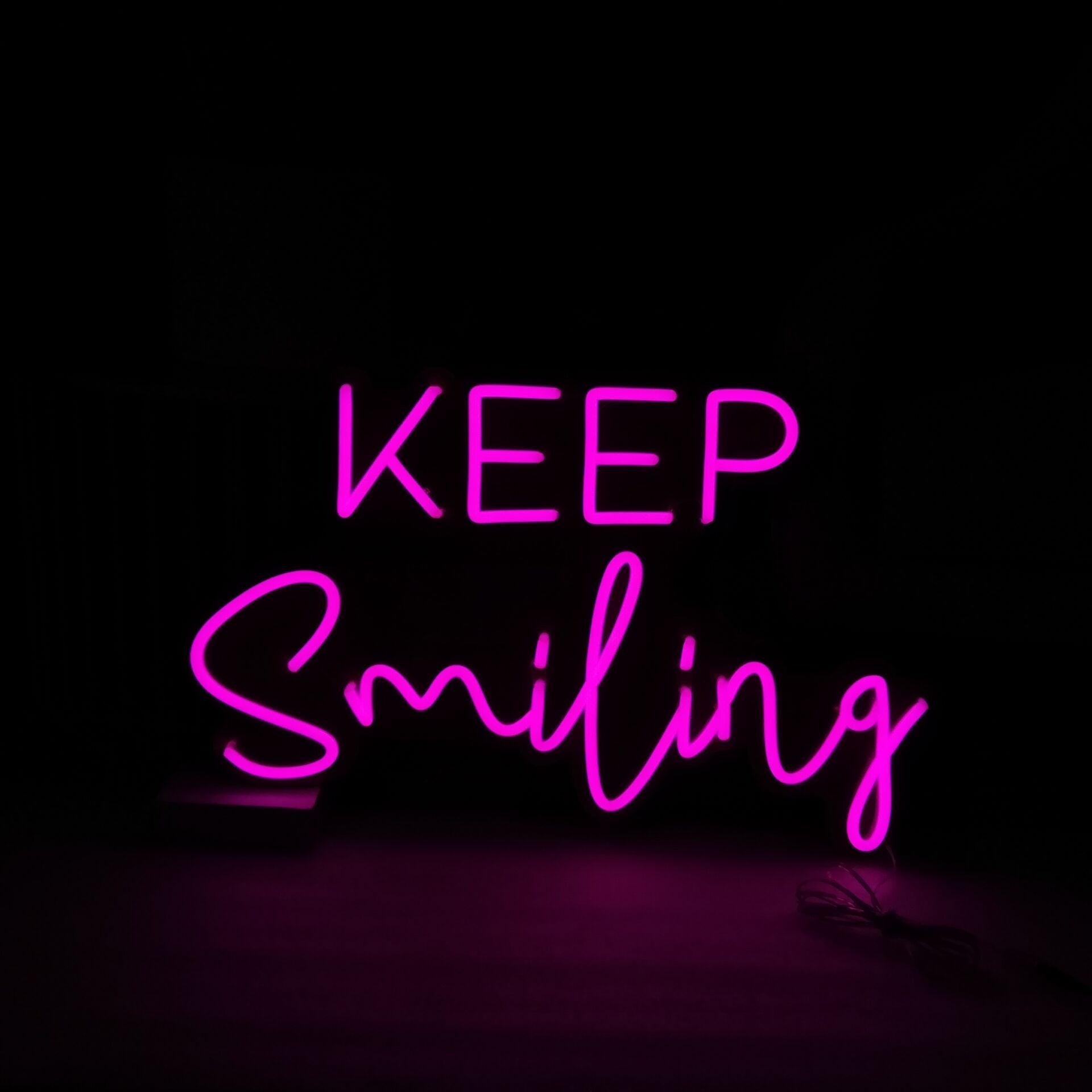 KEEP Smiling Neon Signs Led Neon Light Wall Hanging Sign – NeonSignKingdom